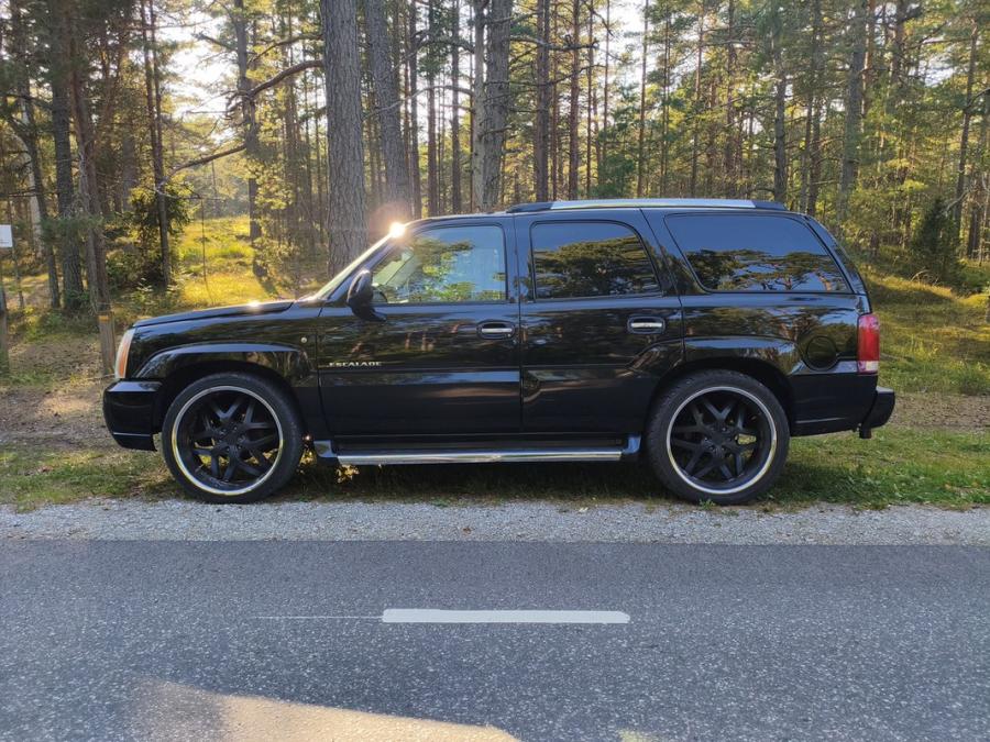 Melns Cadillac Escalade 2005 Keila, ar dzinēja tilpumu 6.00 L un nobraukumu 0 tūkst. km par 6000 €, foto 18 vietnē AUTOMOTO.COM.LV