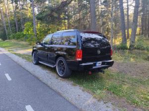 Melns Cadillac Escalade 2005 Keila, ar dzinēja tilpumu 6.00 L un nobraukumu 0 tūkst. km par 6000 €, foto 19 vietnē AUTOMOTO.COM.LV