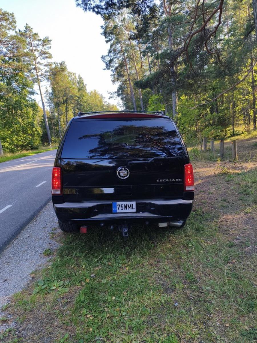 Melns Cadillac Escalade 2005 Keila, ar dzinēja tilpumu 6.00 L un nobraukumu 0 tūkst. km par 6000 €, foto 21 vietnē AUTOMOTO.COM.LV