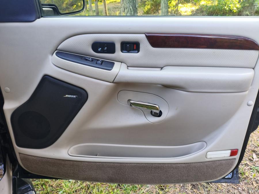Melns Cadillac Escalade 2005 Keila, ar dzinēja tilpumu 6.00 L un nobraukumu 0 tūkst. km par 6000 €, foto 26 vietnē AUTOMOTO.COM.LV