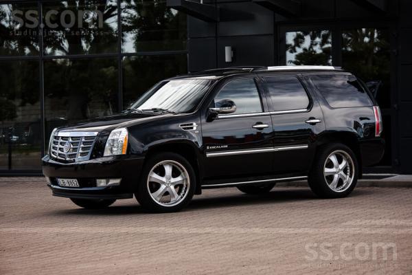 Black Cadillac Escalade 2006 in Jelgava, with an engine capacity of 6.20 L and mileage of 292 thousand km for 10500 €, photo 1 on AUTOMOTO.COM.LV
