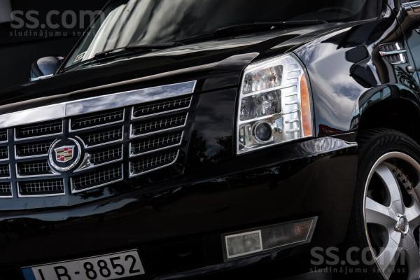 Black Cadillac Escalade 2006 in Jelgava, with an engine capacity of 6.20 L and mileage of 292 thousand km for 10500 €, photo 2 on AUTOMOTO.COM.LV
