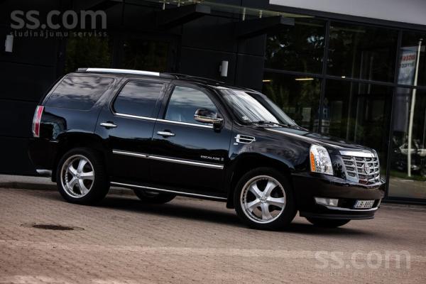 Black Cadillac Escalade 2006 in Jelgava, with an engine capacity of 6.20 L and mileage of 292 thousand km for 10500 €, photo 3 on AUTOMOTO.COM.LV