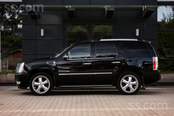Black Cadillac Escalade 2006 in Jelgava, with an engine capacity of 6.20 L and mileage of 292 thousand km for 10500 €, photo 7 on AUTOMOTO.COM.LV