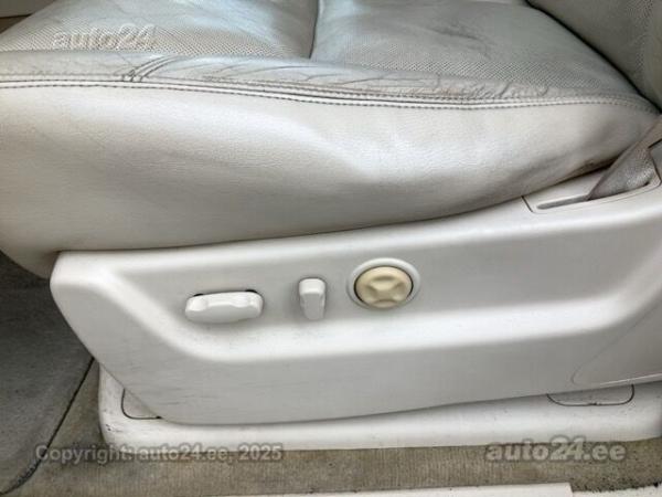 Melns Cadillac Escalade 2007 Tallina, ar dzinēja tilpumu 6.20 L un nobraukumu 154 tūkst. km par 16800 €, foto 11 vietnē AUTOMOTO.COM.LV