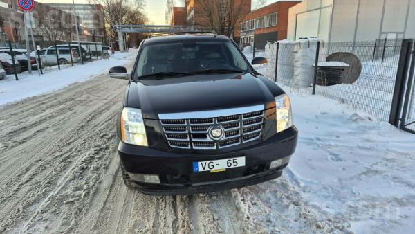 Melns Cadillac Escalade 2007 Rīga, ar dzinēja tilpumu 6.20 L un nobraukumu 220 tūkst. km par 10500 €, foto 2 vietnē AUTOMOTO.COM.LV