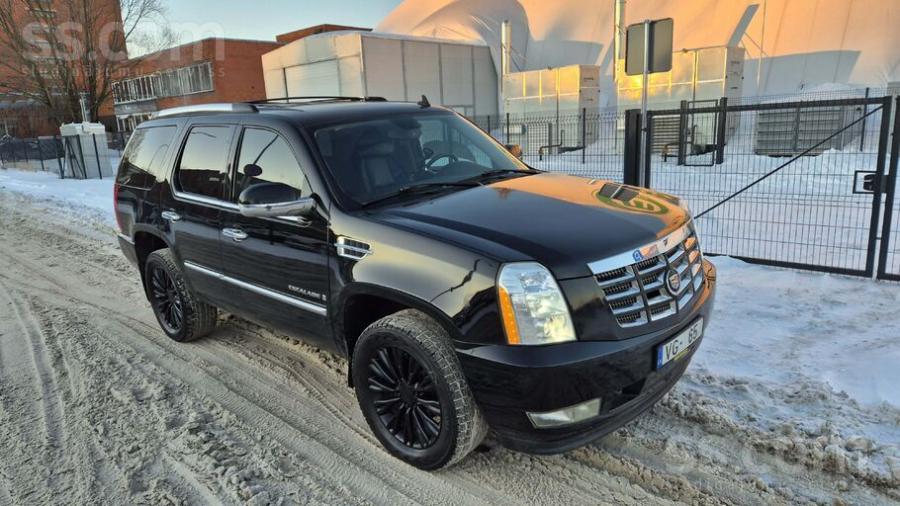 Black Cadillac Escalade 2007 in Riga, with an engine capacity of 6.20 L and mileage of 220 thousand km for 10500 €, photo 5 on AUTOMOTO.COM.LV