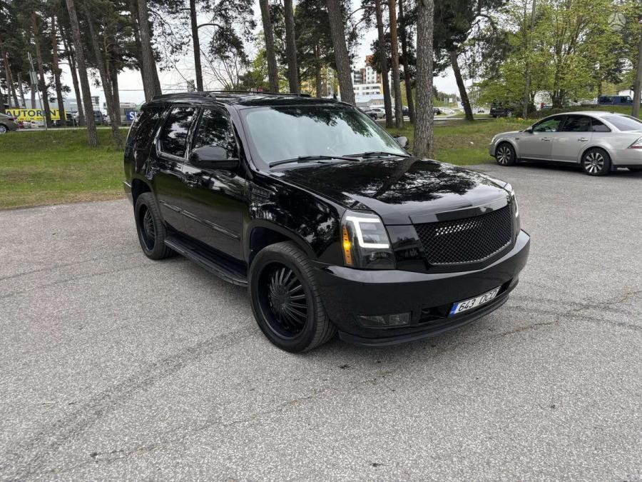 Black Cadillac Escalade 2007 in Tallinn, with an engine capacity of 6.16 L and mileage of 295 thousand km for 14490 €, photo 2 on AUTOMOTO.COM.LV