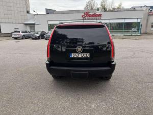 Black Cadillac Escalade 2007 in Tallinn, with an engine capacity of 6.16 L and mileage of 295 thousand km for 14490 €, photo 4 on AUTOMOTO.COM.LV