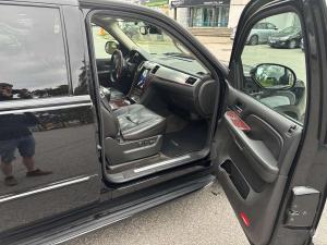 Black Cadillac Escalade 2007 in Tallinn, with an engine capacity of 6.16 L and mileage of 295 thousand km for 14490 €, photo 8 on AUTOMOTO.COM.LV