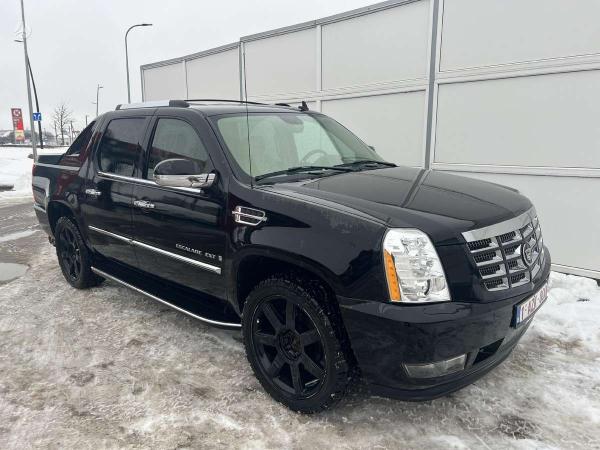 Melns Cadillac Escalade 2007 Alīta, ar dzinēja tilpumu 6.20 L un nobraukumu 190 tūkst. km par 14999 €, foto 1 vietnē AUTOMOTO.COM.LV