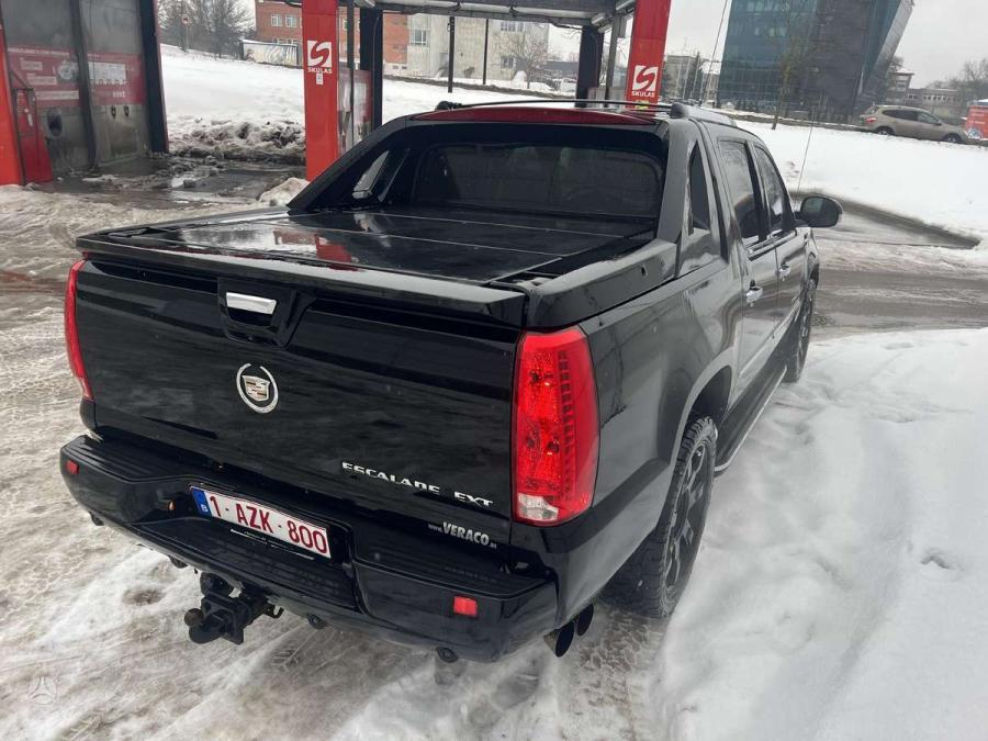 Melns Cadillac Escalade 2007 Alīta, ar dzinēja tilpumu 6.20 L un nobraukumu 190 tūkst. km par 14999 €, foto 5 vietnē AUTOMOTO.COM.LV