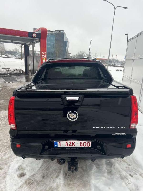 Melns Cadillac Escalade 2007 Alīta, ar dzinēja tilpumu 6.20 L un nobraukumu 190 tūkst. km par 14999 €, foto 9 vietnē AUTOMOTO.COM.LV