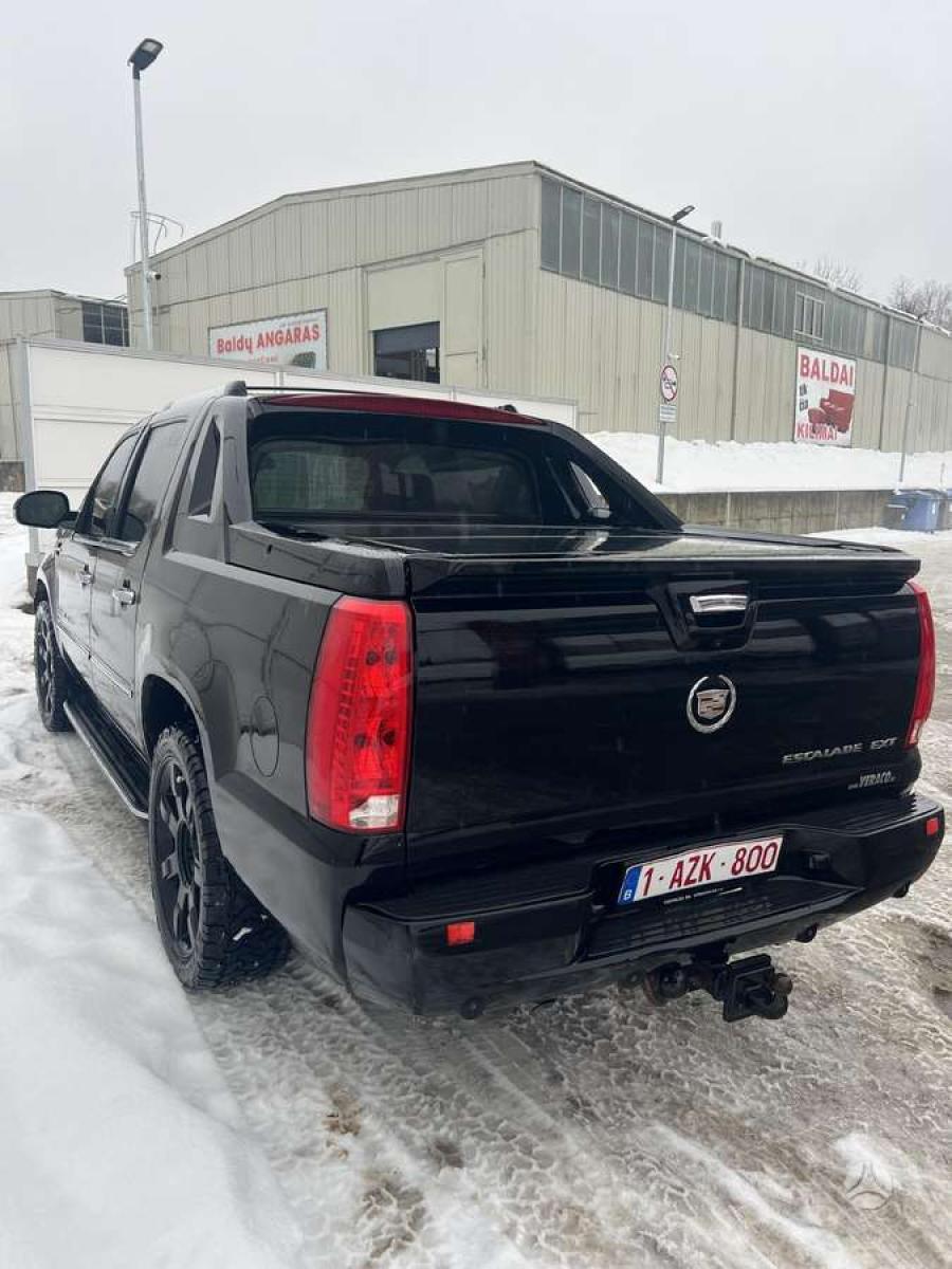 Melns Cadillac Escalade 2007 Alīta, ar dzinēja tilpumu 6.20 L un nobraukumu 190 tūkst. km par 14999 €, foto 12 vietnē AUTOMOTO.COM.LV