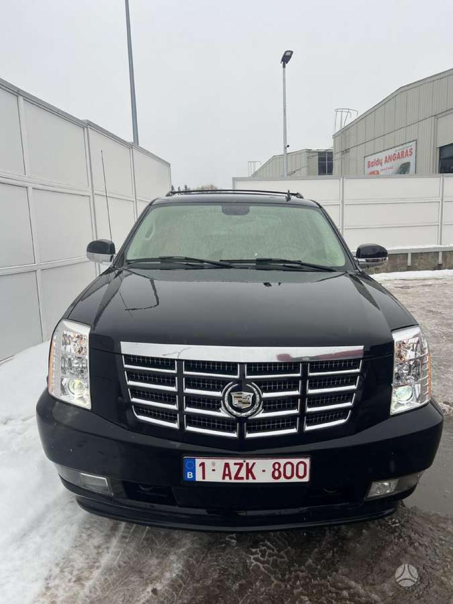 Melns Cadillac Escalade 2007 Alīta, ar dzinēja tilpumu 6.20 L un nobraukumu 190 tūkst. km par 14999 €, foto 18 vietnē AUTOMOTO.COM.LV