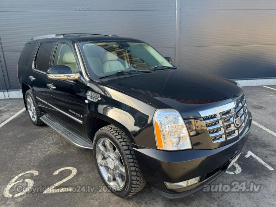 Melns Cadillac Escalade 2007 Tallina, ar dzinēja tilpumu 6.20 L un nobraukumu 155 tūkst. km par 18900 €, foto 1 vietnē AUTOMOTO.COM.LV