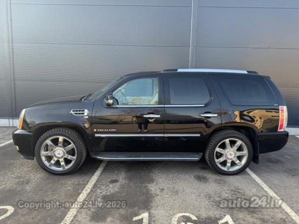 Melns Cadillac Escalade 2007 Tallina, ar dzinēja tilpumu 6.20 L un nobraukumu 155 tūkst. km par 18900 €, foto 7 vietnē AUTOMOTO.COM.LV