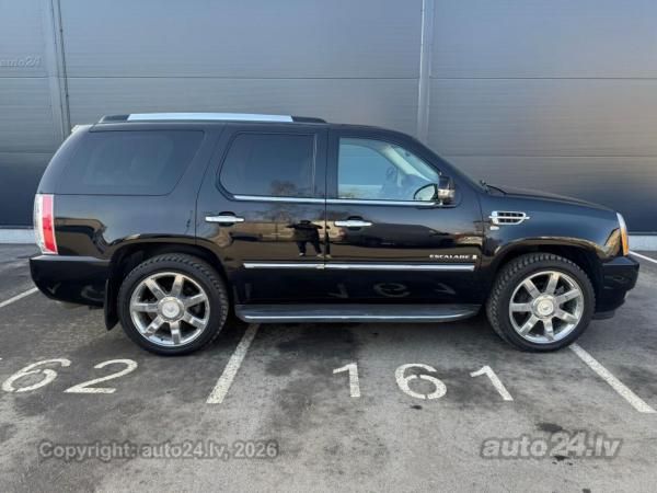 Melns Cadillac Escalade 2007 Tallina, ar dzinēja tilpumu 6.20 L un nobraukumu 155 tūkst. km par 18900 €, foto 8 vietnē AUTOMOTO.COM.LV