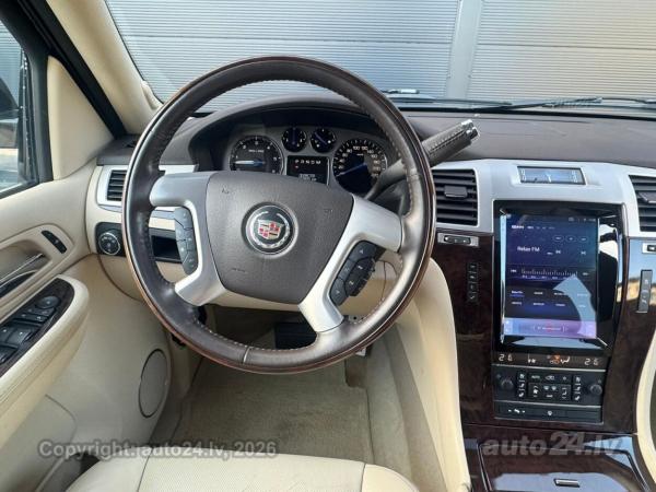 Melns Cadillac Escalade 2007 Tallina, ar dzinēja tilpumu 6.20 L un nobraukumu 155 tūkst. km par 18900 €, foto 10 vietnē AUTOMOTO.COM.LV