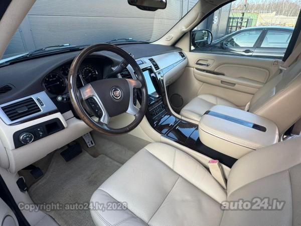 Melns Cadillac Escalade 2007 Tallina, ar dzinēja tilpumu 6.20 L un nobraukumu 155 tūkst. km par 18900 €, foto 11 vietnē AUTOMOTO.COM.LV