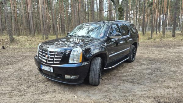Melns Cadillac Escalade 2007 Rīga, ar dzinēja tilpumu 6.20 L un nobraukumu 220 tūkst. km par 9800 €, foto 2 vietnē AUTOMOTO.COM.LV