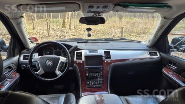 Melns Cadillac Escalade 2007 Rīga, ar dzinēja tilpumu 6.20 L un nobraukumu 220 tūkst. km par 9800 €, foto 5 vietnē AUTOMOTO.COM.LV