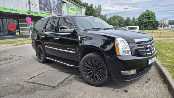 Melns Cadillac Escalade 2007 Rīga, ar dzinēja tilpumu 6.20 L un nobraukumu 223 tūkst. km par 9700 €, foto 3 vietnē AUTOMOTO.COM.LV