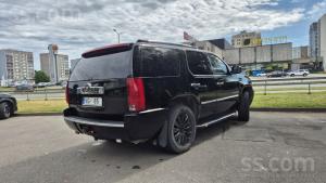 Melns Cadillac Escalade 2007 Rīga, ar dzinēja tilpumu 6.20 L un nobraukumu 223 tūkst. km par 9700 €, foto 5 vietnē AUTOMOTO.COM.LV