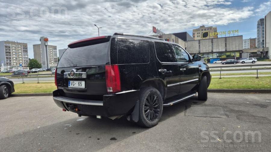 Melns Cadillac Escalade 2007 Rīga, ar dzinēja tilpumu 6.20 L un nobraukumu 223 tūkst. km par 9700 €, foto 5 vietnē AUTOMOTO.COM.LV