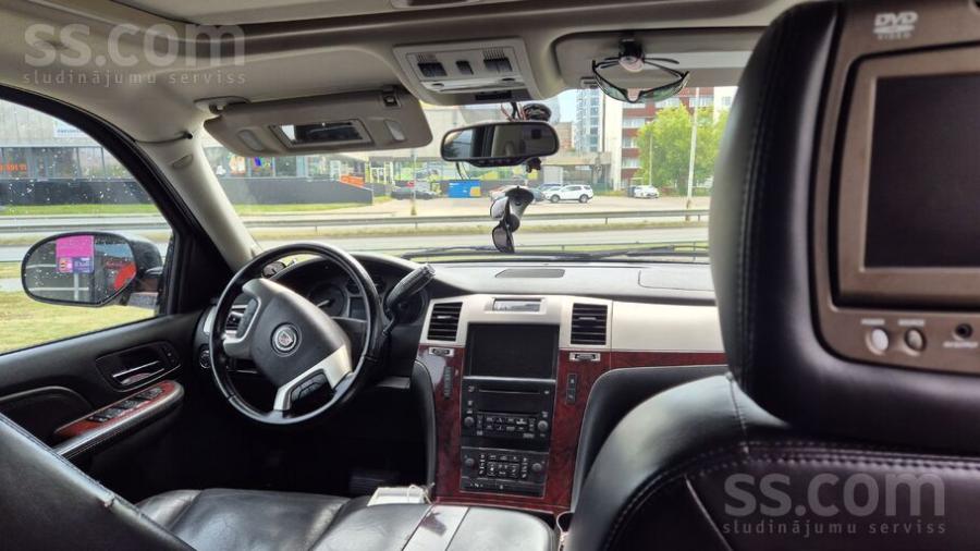 Melns Cadillac Escalade 2007 Rīga, ar dzinēja tilpumu 6.20 L un nobraukumu 223 tūkst. km par 9700 €, foto 7 vietnē AUTOMOTO.COM.LV