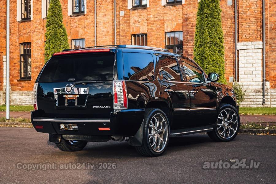 Melns Cadillac Escalade 2007 Tallina, ar dzinēja tilpumu 6.20 L un nobraukumu 155 tūkst. km par 17900 €, foto 4 vietnē AUTOMOTO.COM.LV
