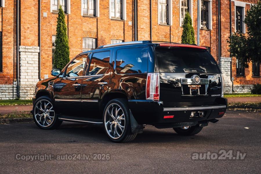 Melns Cadillac Escalade 2007 Tallina, ar dzinēja tilpumu 6.20 L un nobraukumu 155 tūkst. km par 17900 €, foto 5 vietnē AUTOMOTO.COM.LV