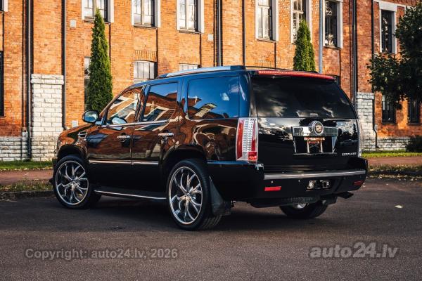 Black Cadillac Escalade 2007 in Tallinn, with an engine capacity of 6.20 L and mileage of 155 thousand km for 17900 €, photo 4 on AUTOMOTO.COM.LV