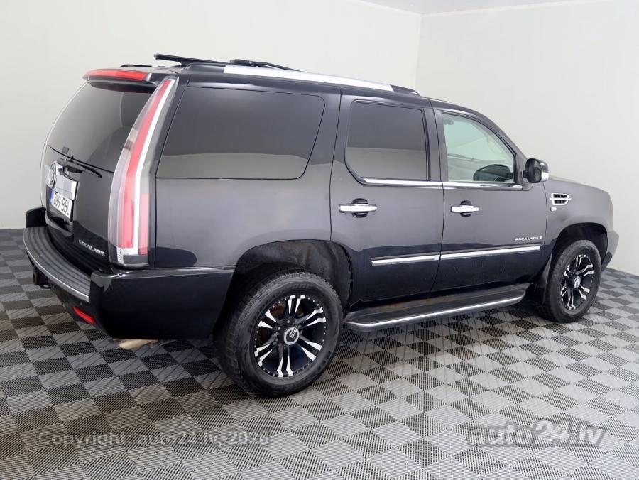 Melns Cadillac Escalade 2008 Tallina, ar dzinēja tilpumu 6.20 L un nobraukumu 297 tūkst. km par 7999 €, foto 4 vietnē AUTOMOTO.COM.LV