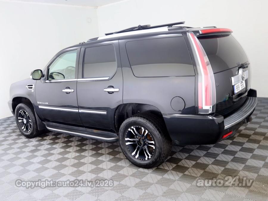 Melns Cadillac Escalade 2008 Tallina, ar dzinēja tilpumu 6.20 L un nobraukumu 297 tūkst. km par 7999 €, foto 5 vietnē AUTOMOTO.COM.LV