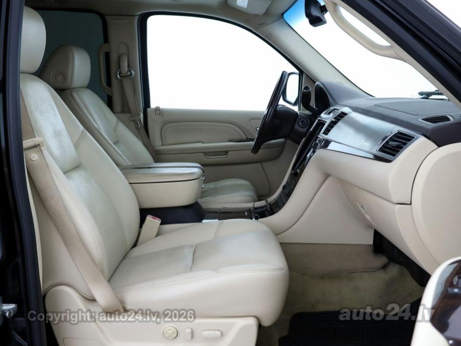 Melns Cadillac Escalade 2008 Tallina, ar dzinēja tilpumu 6.20 L un nobraukumu 297 tūkst. km par 7999 €, foto 7 vietnē AUTOMOTO.COM.LV