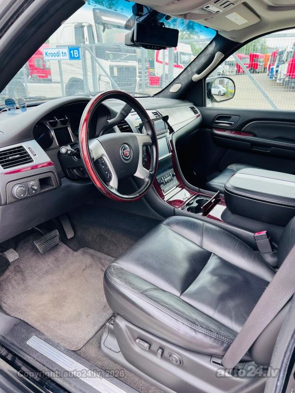 Melns Cadillac Escalade 2010 Tallina, ar dzinēja tilpumu 6.20 L un nobraukumu 115 tūkst. km par 12999 €, foto 6 vietnē AUTOMOTO.COM.LV