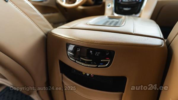 Melns Cadillac Escalade 2015 Tallina, ar dzinēja tilpumu 6.20 L un nobraukumu 151 tūkst. km par 33000 €, foto 11 vietnē AUTOMOTO.COM.LV
