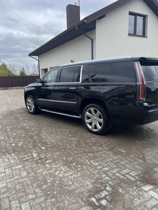 Melns Cadillac Escalade 2015 Viļņa, ar dzinēja tilpumu 6.16 L un nobraukumu 266 tūkst. km par 20999 €, foto 2 vietnē AUTOMOTO.COM.LV