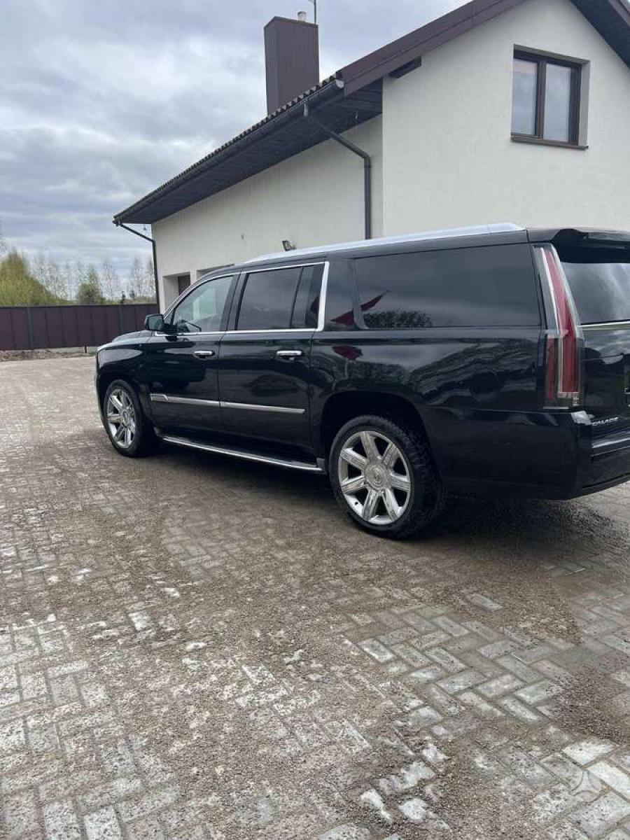 Black Cadillac Escalade 2015 in Vilnius, with an engine capacity of 6.16 L and mileage of 266 thousand km for 20999 €, photo 3 on AUTOMOTO.COM.LV