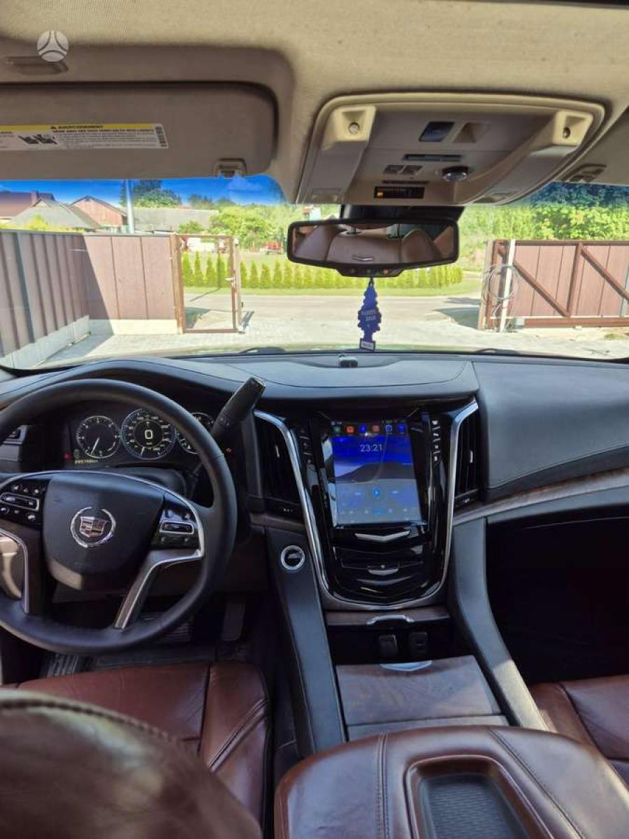 Black Cadillac Escalade 2015 in Vilnius, with an engine capacity of 6.16 L and mileage of 266 thousand km for 20999 €, photo 4 on AUTOMOTO.COM.LV