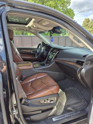 Black Cadillac Escalade 2015 in Vilnius, with an engine capacity of 6.16 L and mileage of 266 thousand km for 20999 €, photo 6 on AUTOMOTO.COM.LV