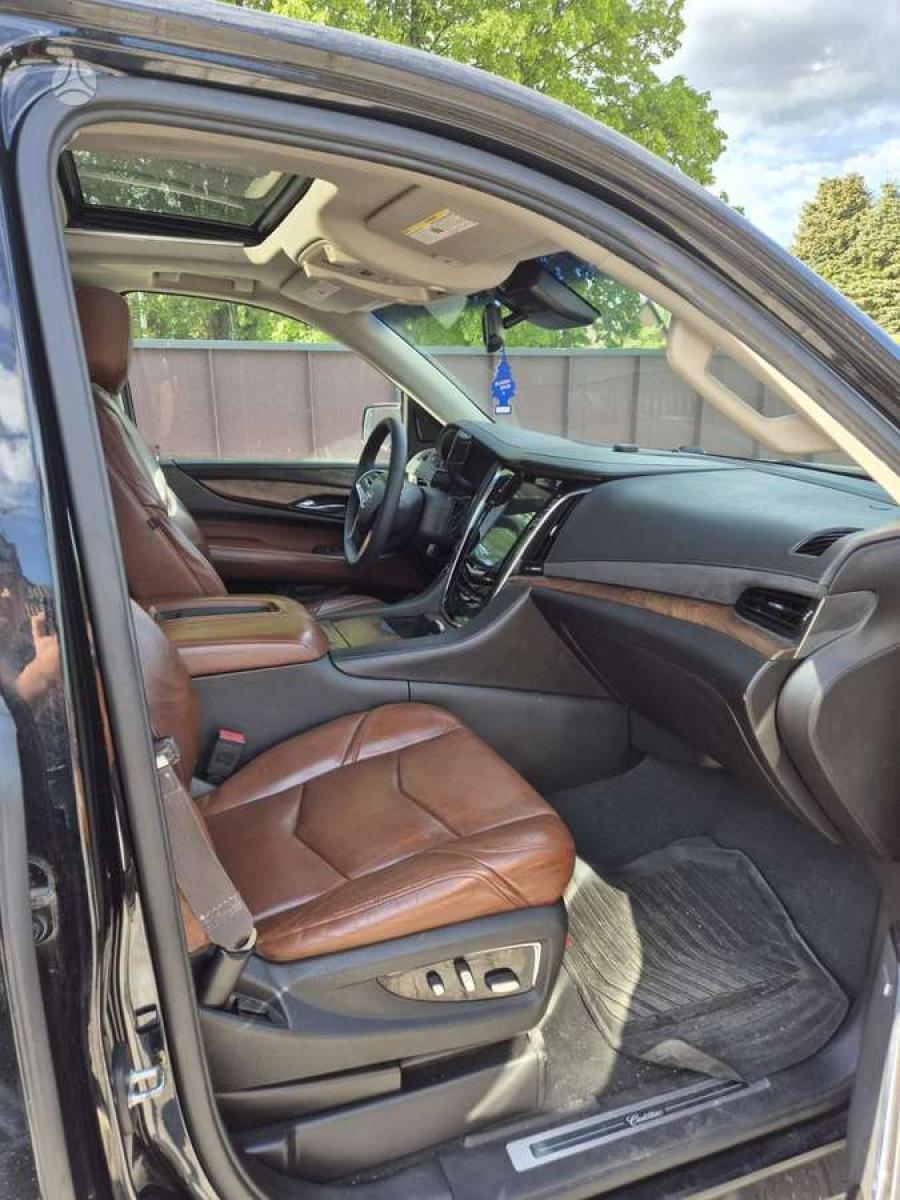 Black Cadillac Escalade 2015 in Vilnius, with an engine capacity of 6.16 L and mileage of 266 thousand km for 20999 €, photo 6 on AUTOMOTO.COM.LV