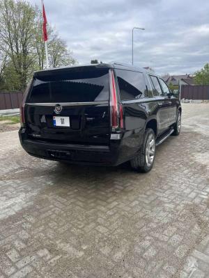 Black Cadillac Escalade 2015 in Vilnius, with an engine capacity of 6.16 L and mileage of 266 thousand km for 20999 €, photo 8 on AUTOMOTO.COM.LV
