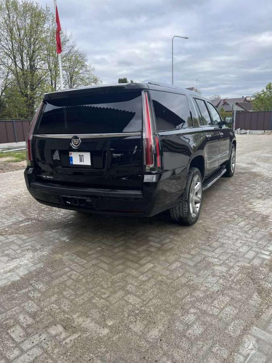 Black Cadillac Escalade 2015 in Vilnius, with an engine capacity of 6.16 L and mileage of 266 thousand km for 20999 €, photo 8 on AUTOMOTO.COM.LV