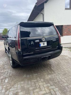 Black Cadillac Escalade 2015 in Vilnius, with an engine capacity of 6.16 L and mileage of 266 thousand km for 20999 €, photo 10 on AUTOMOTO.COM.LV