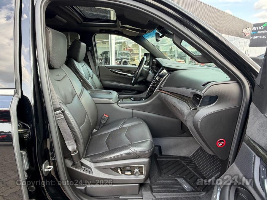 Melns Cadillac Escalade 2016 Tallina, ar dzinēja tilpumu 6.20 L un nobraukumu 93 tūkst. km par 39900 €, foto 23 vietnē AUTOMOTO.COM.LV