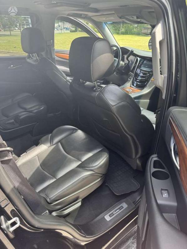 Melns Cadillac Escalade 2017 Alīta, ar dzinēja tilpumu 6.16 L un nobraukumu 208 tūkst. km par 35555 €, foto 11 vietnē AUTOMOTO.COM.LV