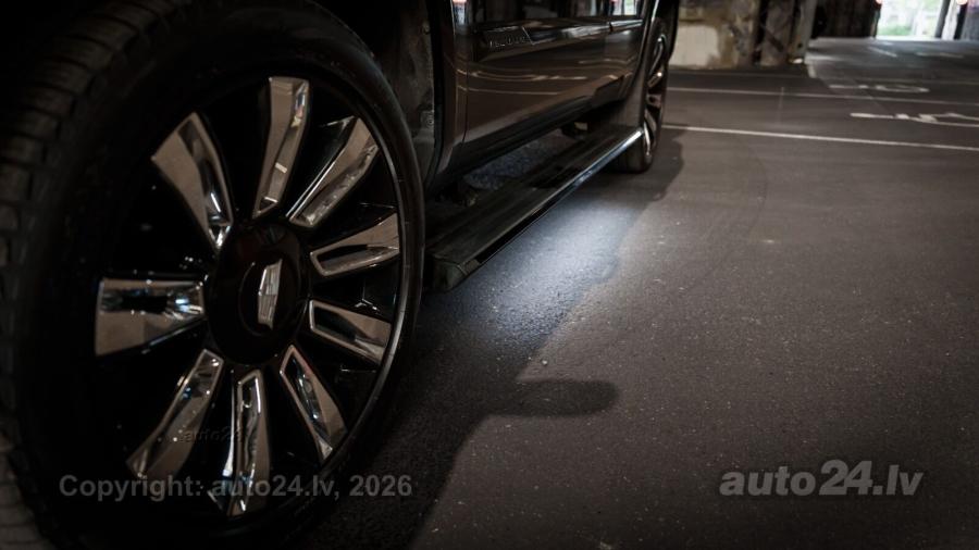 Melns Cadillac Escalade 2017 Tallina, ar dzinēja tilpumu 6.20 L un nobraukumu 120 tūkst. km par 47000 €, foto 10 vietnē AUTOMOTO.COM.LV