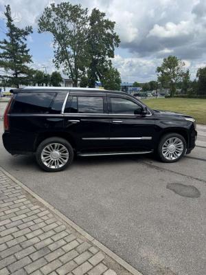 Melns Cadillac Escalade 2017 Alīta, ar dzinēja tilpumu 6.16 L un nobraukumu 208 tūkst. km par 30000 €, foto  vietnē AUTOMOTO.COM.LV